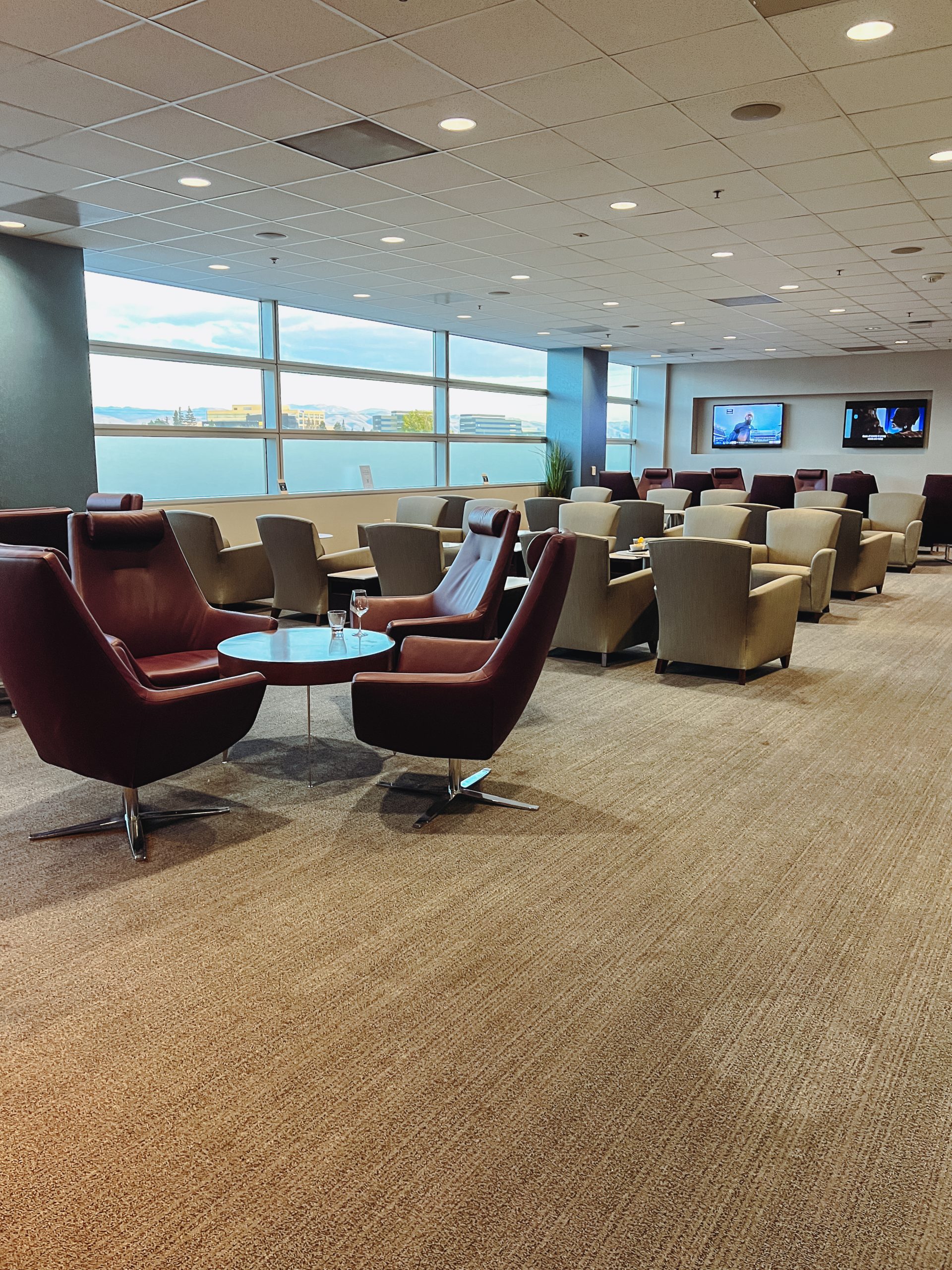 The Club at SJC Lounge Review - Planely Alex